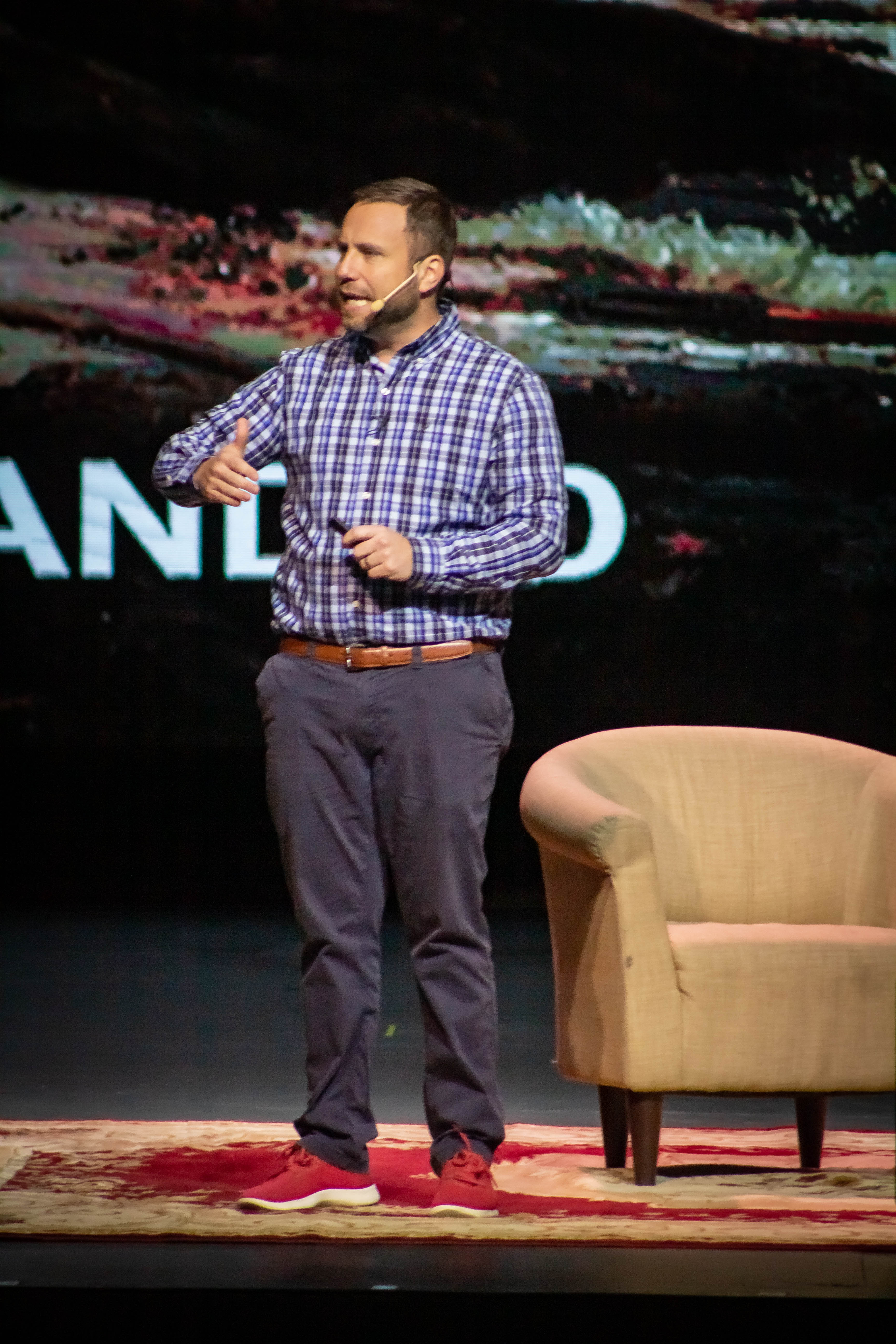 Empowering Kindness – Lead with kindness and see heroic results.